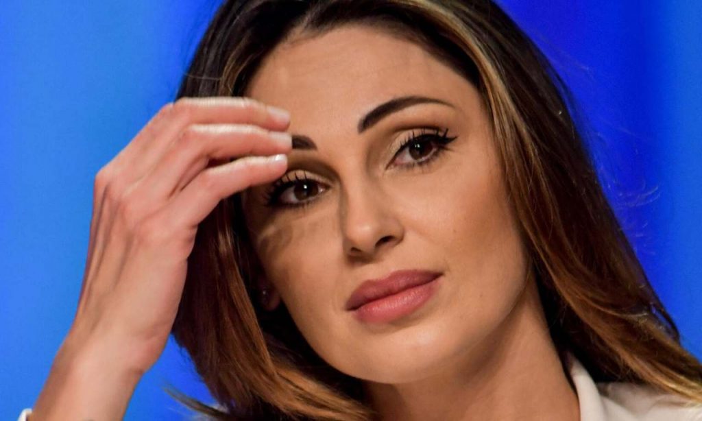 Anna Tatangelo, lancia un messaggio d'amore a D'Alessio: è boom di ...